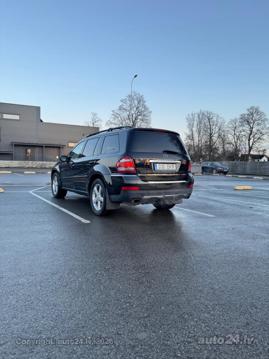 Melns Mercedes-Benz GL-Class 2006 Rapla, ar dzinēja tilpumu 4.00 L un nobraukumu 333 tūkst. km par 14999 €, foto 3 vietnē AUTOMOTO.COM.LV