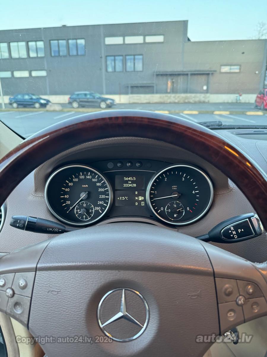 Melns Mercedes-Benz GL-Class 2006 Rapla, ar dzinēja tilpumu 4.00 L un nobraukumu 333 tūkst. km par 14999 €, foto 11 vietnē AUTOMOTO.COM.LV