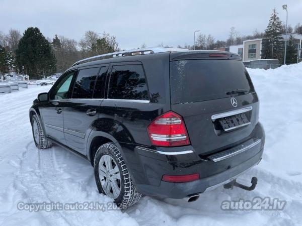 Melns Mercedes-Benz GL-Class 2007 Tallina, ar dzinēja tilpumu 5.50 L un nobraukumu 239 tūkst. km par 8900 €, foto 4 vietnē AUTOMOTO.COM.LV