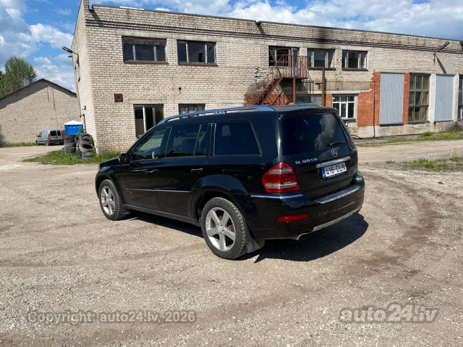 Melns Mercedes-Benz GL-Class 2007 Tallina, ar dzinēja tilpumu 3.00 L un nobraukumu 350 tūkst. km par 5990 €, foto 5 vietnē AUTOMOTO.COM.LV