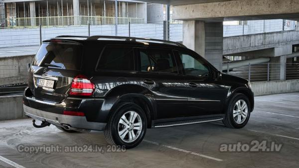 Melns Mercedes-Benz GL-Class 2007 Tallina, ar dzinēja tilpumu 4.00 L un nobraukumu 213 tūkst. km par 7999 €, foto 4 vietnē AUTOMOTO.COM.LV