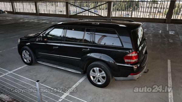 Melns Mercedes-Benz GL-Class 2007 Tallina, ar dzinēja tilpumu 4.00 L un nobraukumu 213 tūkst. km par 7999 €, foto 7 vietnē AUTOMOTO.COM.LV