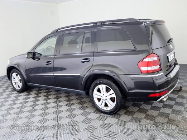 Melns Mercedes-Benz GL-Class 2007 Tallina, ar dzinēja tilpumu 4.00 L un nobraukumu 337 tūkst. km par 4999 €, foto 5 vietnē AUTOMOTO.COM.LV