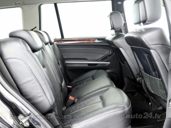 Melns Mercedes-Benz GL-Class 2007 Tallina, ar dzinēja tilpumu 4.00 L un nobraukumu 337 tūkst. km par 4999 €, foto 8 vietnē AUTOMOTO.COM.LV