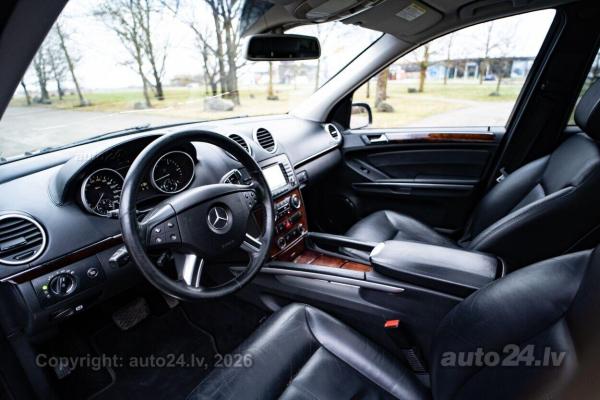 Melns Mercedes-Benz GL-Class 2008 Tallina, ar dzinēja tilpumu 4.00 L un nobraukumu 400 tūkst. km par 10000 €, foto 11 vietnē AUTOMOTO.COM.LV