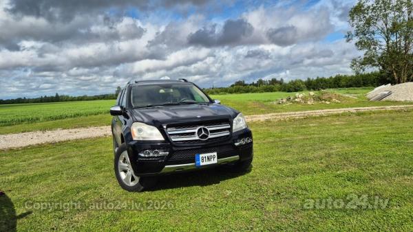 Black Mercedes-Benz GL-Class 2010 in Parnu, with an engine capacity of 4.70 L and mileage of 260 thousand km for 16480 €, photo 1 on AUTOMOTO.COM.LV