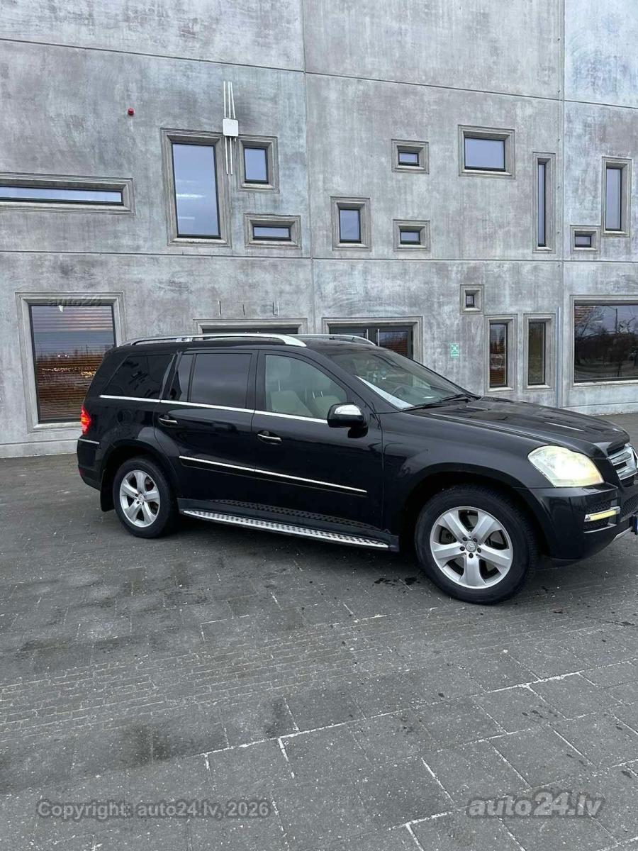 Melns Mercedes-Benz GL-Class 2011 Tallina, ar dzinēja tilpumu 4.00 L un nobraukumu 321 tūkst. km par 14999 €, foto 3 vietnē AUTOMOTO.COM.LV