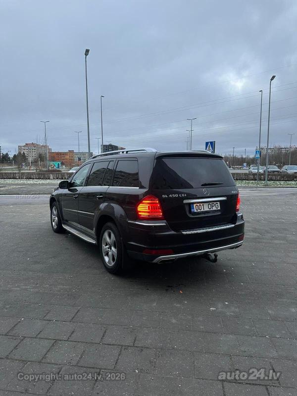 Melns Mercedes-Benz GL-Class 2011 Tallina, ar dzinēja tilpumu 4.00 L un nobraukumu 321 tūkst. km par 14999 €, foto 5 vietnē AUTOMOTO.COM.LV