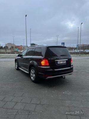 Melns Mercedes-Benz GL-Class 2011 Tallina, ar dzinēja tilpumu 4.00 L un nobraukumu 321 tūkst. km par 14999 €, foto 5 vietnē AUTOMOTO.COM.LV
