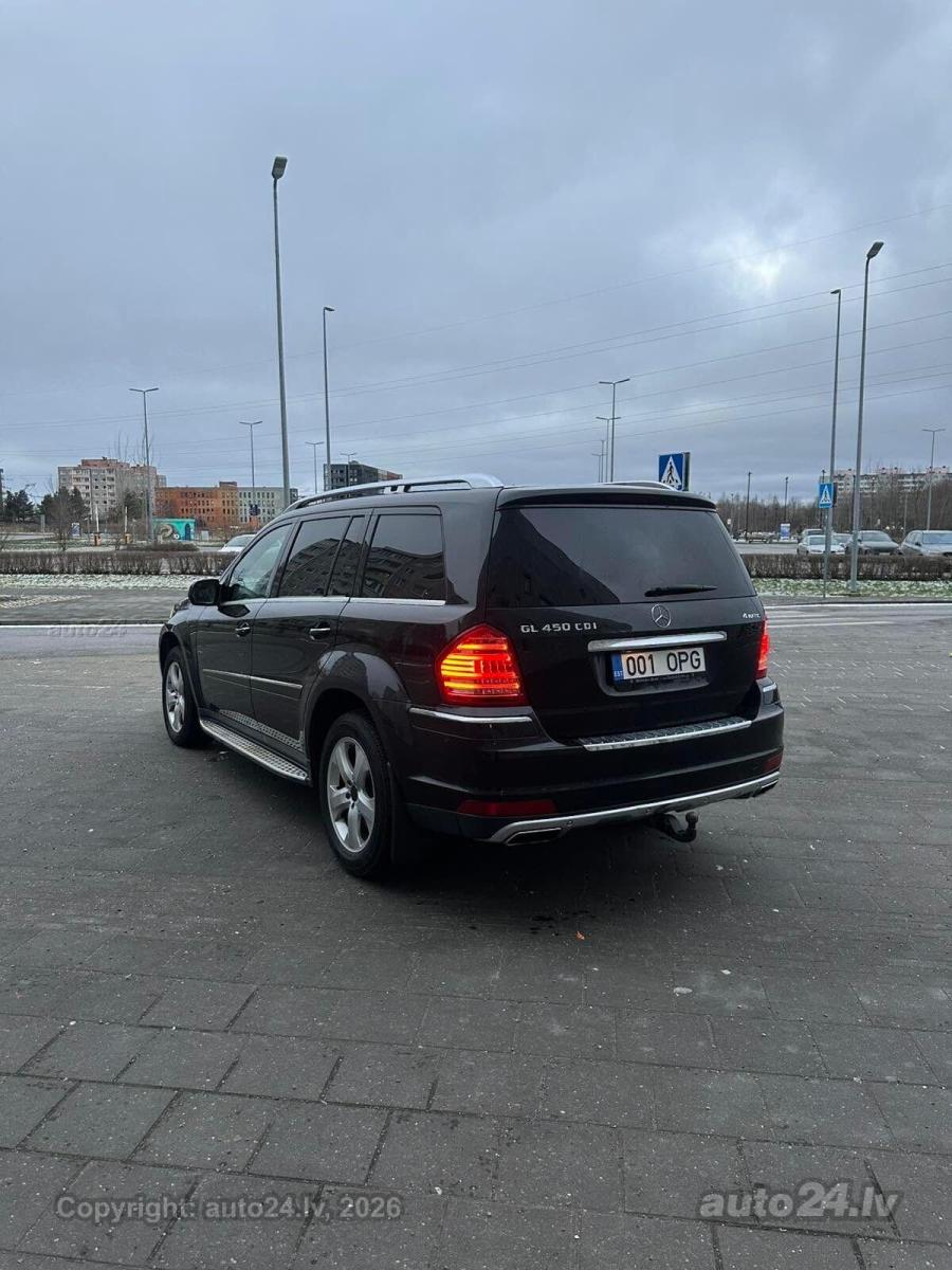 Melns Mercedes-Benz GL-Class 2011 Tallina, ar dzinēja tilpumu 4.00 L un nobraukumu 321 tūkst. km par 14999 €, foto 5 vietnē AUTOMOTO.COM.LV