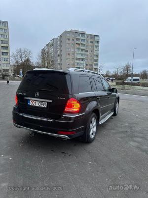 Melns Mercedes-Benz GL-Class 2011 Tallina, ar dzinēja tilpumu 4.00 L un nobraukumu 321 tūkst. km par 14999 €, foto 7 vietnē AUTOMOTO.COM.LV