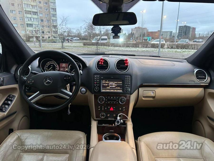 Melns Mercedes-Benz GL-Class 2011 Tallina, ar dzinēja tilpumu 4.00 L un nobraukumu 321 tūkst. km par 14999 €, foto 10 vietnē AUTOMOTO.COM.LV