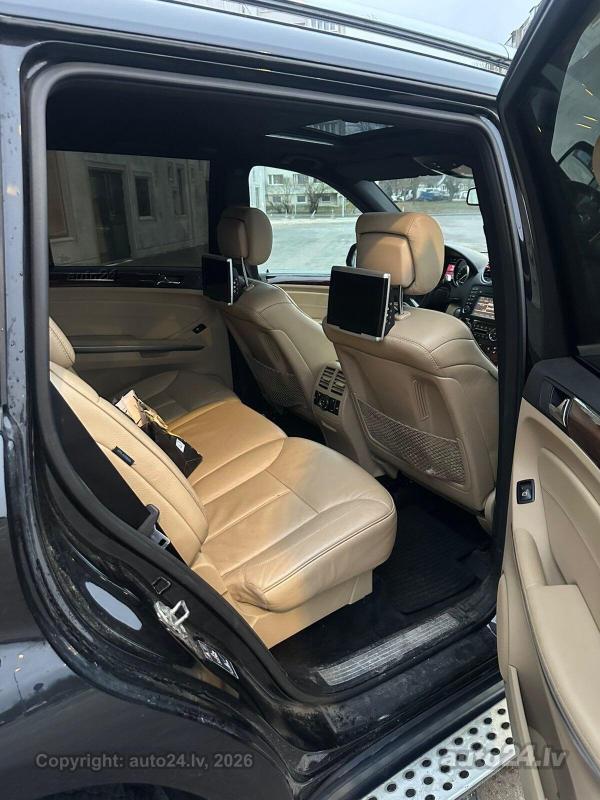 Melns Mercedes-Benz GL-Class 2011 Tallina, ar dzinēja tilpumu 4.00 L un nobraukumu 321 tūkst. km par 14999 €, foto 11 vietnē AUTOMOTO.COM.LV