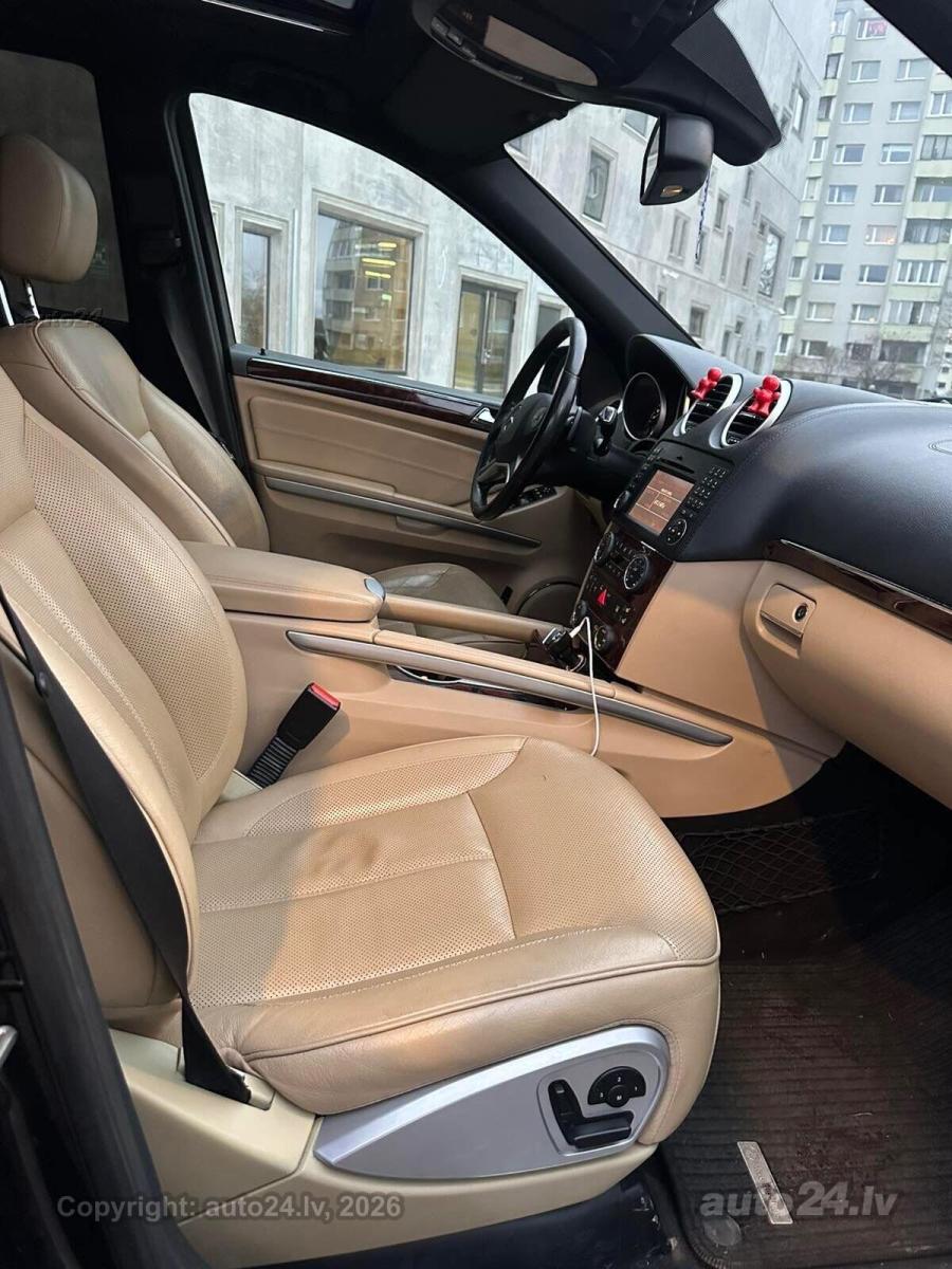 Melns Mercedes-Benz GL-Class 2011 Tallina, ar dzinēja tilpumu 4.00 L un nobraukumu 321 tūkst. km par 14999 €, foto 12 vietnē AUTOMOTO.COM.LV