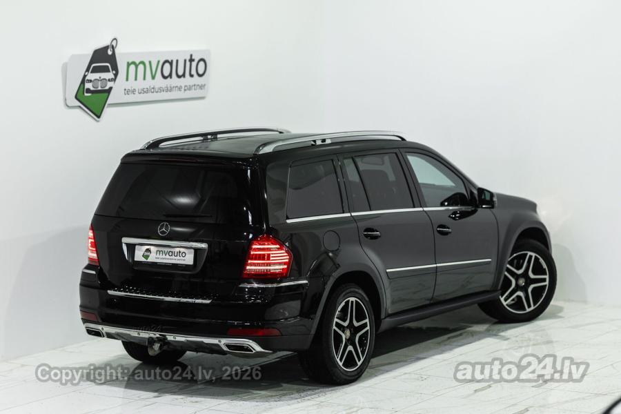 Black Mercedes-Benz GL-Class 2011 in Tallinn, with an engine capacity of 4.00 L and mileage of 272 thousand km for 16990 €, photo 3 on AUTOMOTO.COM.LV