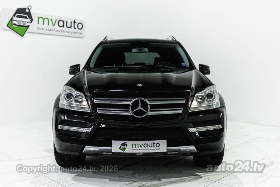 Black Mercedes-Benz GL-Class 2011 in Tallinn, with an engine capacity of 4.00 L and mileage of 272 thousand km for 16990 €, photo 5 on AUTOMOTO.COM.LV