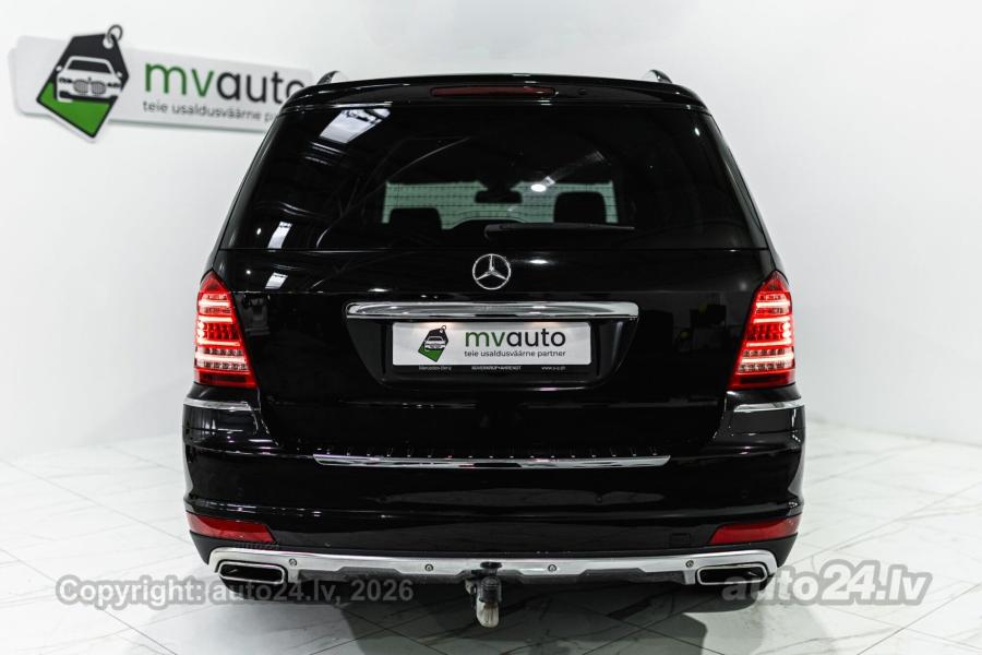Black Mercedes-Benz GL-Class 2011 in Tallinn, with an engine capacity of 4.00 L and mileage of 272 thousand km for 16990 €, photo 8 on AUTOMOTO.COM.LV