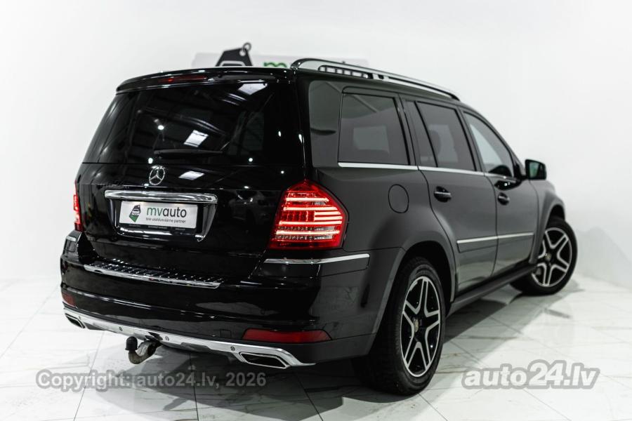 Black Mercedes-Benz GL-Class 2011 in Tallinn, with an engine capacity of 4.00 L and mileage of 272 thousand km for 16990 €, photo 9 on AUTOMOTO.COM.LV