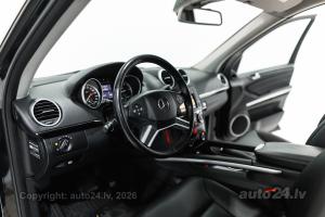 Black Mercedes-Benz GL-Class 2011 in Tallinn, with an engine capacity of 4.00 L and mileage of 272 thousand km for 16990 €, photo 12 on AUTOMOTO.COM.LV