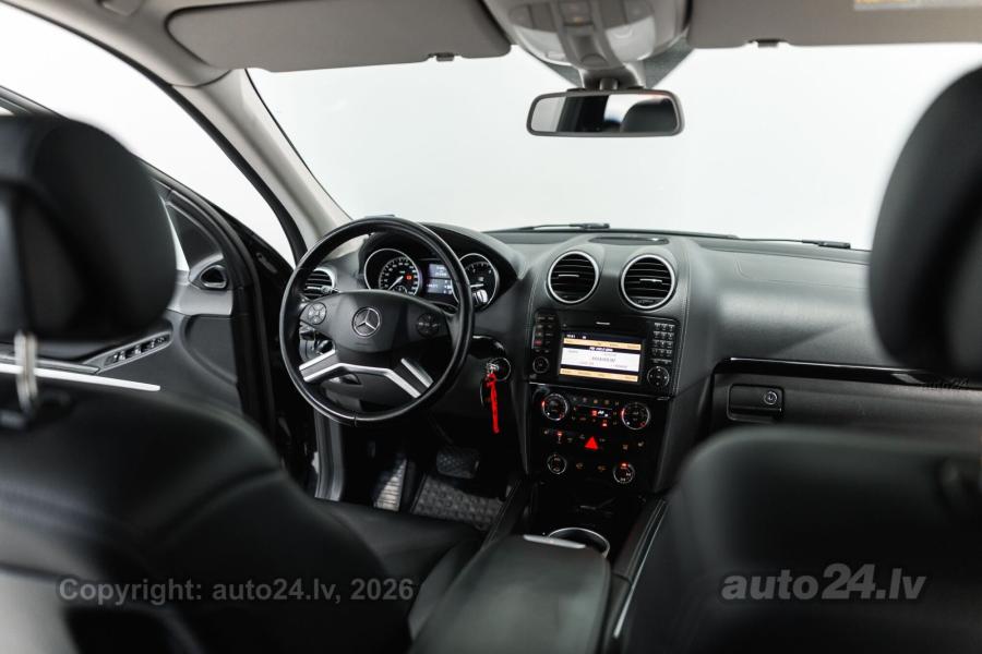 Black Mercedes-Benz GL-Class 2011 in Tallinn, with an engine capacity of 4.00 L and mileage of 272 thousand km for 16990 €, photo 15 on AUTOMOTO.COM.LV