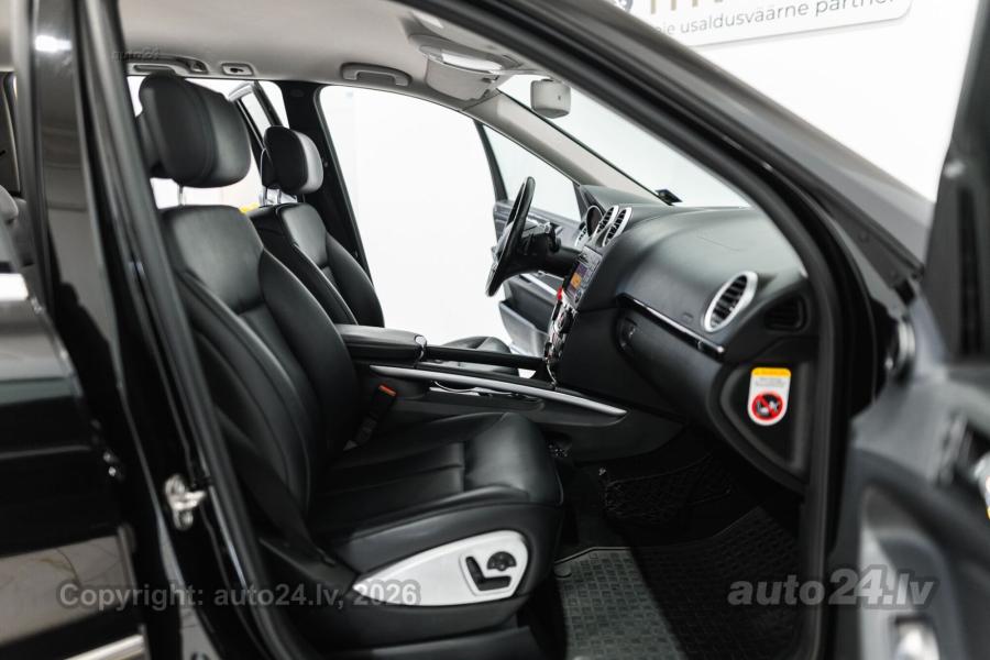 Black Mercedes-Benz GL-Class 2011 in Tallinn, with an engine capacity of 4.00 L and mileage of 272 thousand km for 16990 €, photo 16 on AUTOMOTO.COM.LV