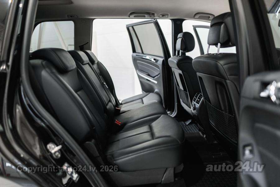 Black Mercedes-Benz GL-Class 2011 in Tallinn, with an engine capacity of 4.00 L and mileage of 272 thousand km for 16990 €, photo 18 on AUTOMOTO.COM.LV