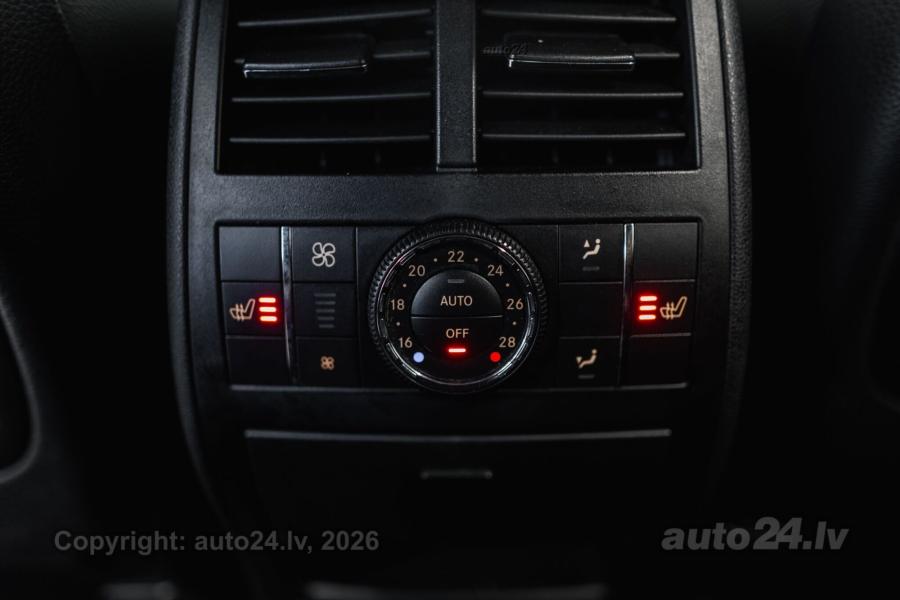 Black Mercedes-Benz GL-Class 2011 in Tallinn, with an engine capacity of 4.00 L and mileage of 272 thousand km for 16990 €, photo 27 on AUTOMOTO.COM.LV