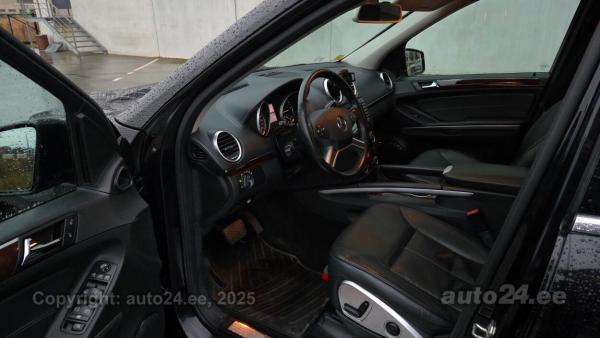 Melns Mercedes-Benz GL-Class 2012 Tallina, ar dzinēja tilpumu 3.00 L un nobraukumu 339 tūkst. km par 11990 €, foto 11 vietnē AUTOMOTO.COM.LV