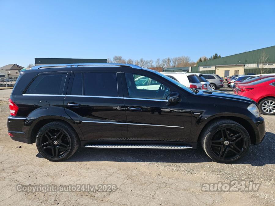 Black Mercedes-Benz GL-Class 2012 in Tartu, with an engine capacity of 3.00 L and mileage of 323 thousand km for 13790 €, photo 4 on AUTOMOTO.COM.LV