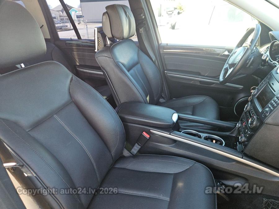 Black Mercedes-Benz GL-Class 2012 in Tartu, with an engine capacity of 3.00 L and mileage of 323 thousand km for 13790 €, photo 10 on AUTOMOTO.COM.LV