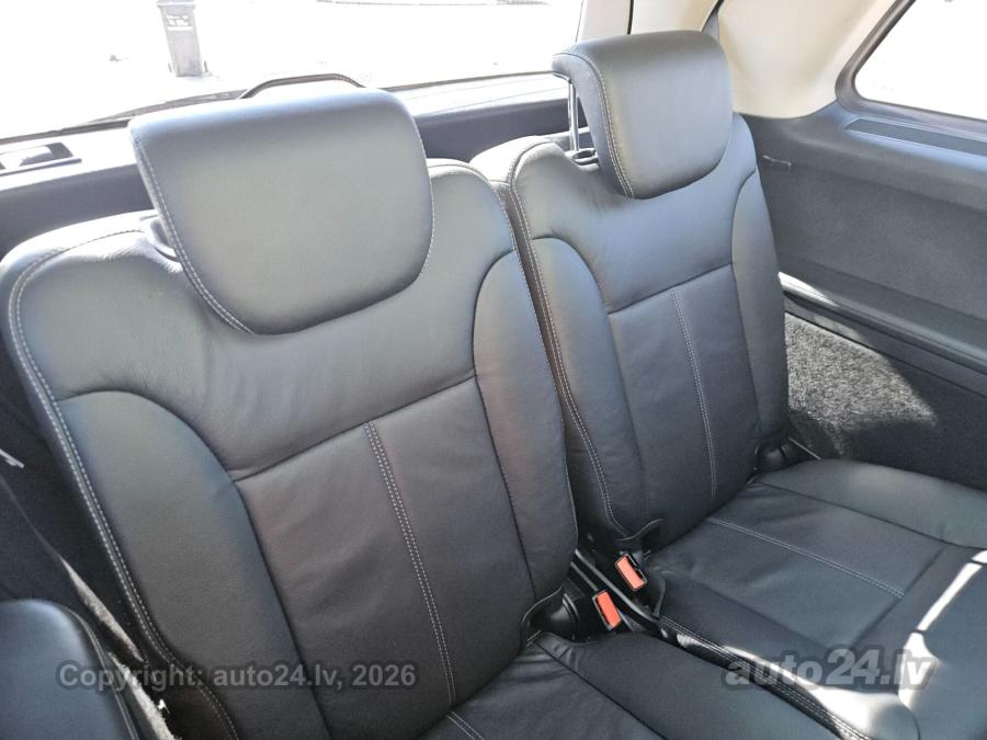 Black Mercedes-Benz GL-Class 2012 in Tartu, with an engine capacity of 3.00 L and mileage of 323 thousand km for 13790 €, photo 12 on AUTOMOTO.COM.LV
