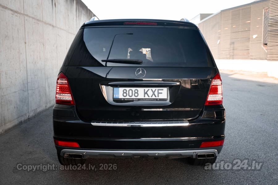 Melns Mercedes-Benz GL-Class 2012 Tallina, ar dzinēja tilpumu 3.00 L un nobraukumu 399 tūkst. km par 10900 €, foto 10 vietnē AUTOMOTO.COM.LV