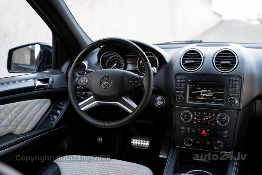 Melns Mercedes-Benz GL-Class 2012 Tallina, ar dzinēja tilpumu 3.00 L un nobraukumu 399 tūkst. km par 10900 €, foto 17 vietnē AUTOMOTO.COM.LV