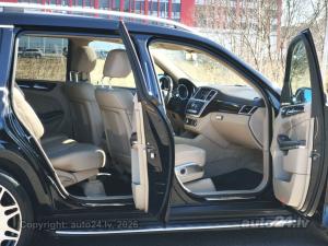Melns Mercedes-Benz GL-Class 2013 Tallina, ar dzinēja tilpumu 4.70 L un nobraukumu 244 tūkst. km par 23900 €, foto 12 vietnē AUTOMOTO.COM.LV