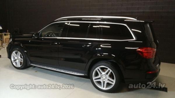 Melns Mercedes-Benz GL-Class 2013 Tallina, ar dzinēja tilpumu 3.00 L un nobraukumu 320 tūkst. km par 20000 €, foto 4 vietnē AUTOMOTO.COM.LV