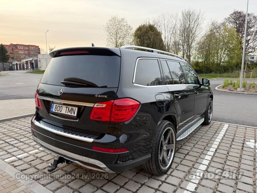 Black Mercedes-Benz GL-Class 2013 in Tallinn, with an engine capacity of 4.70 L and mileage of 235 thousand km for 12500 €, photo 8 on AUTOMOTO.COM.LV