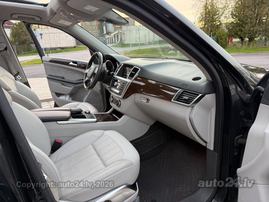 Black Mercedes-Benz GL-Class 2013 in Tallinn, with an engine capacity of 4.70 L and mileage of 235 thousand km for 12500 €, photo 10 on AUTOMOTO.COM.LV