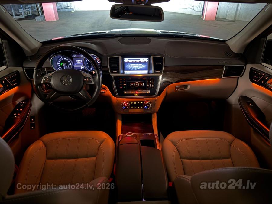 Black Mercedes-Benz GL-Class 2013 in Tallinn, with an engine capacity of 4.70 L and mileage of 235 thousand km for 12500 €, photo 18 on AUTOMOTO.COM.LV
