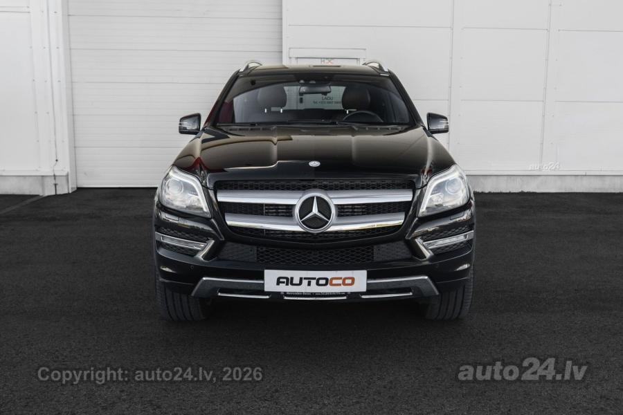 Melns Mercedes-Benz GL-Class 2013 Tallina, ar dzinēja tilpumu 3.00 L un nobraukumu 133 tūkst. km par 25999 €, foto 3 vietnē AUTOMOTO.COM.LV