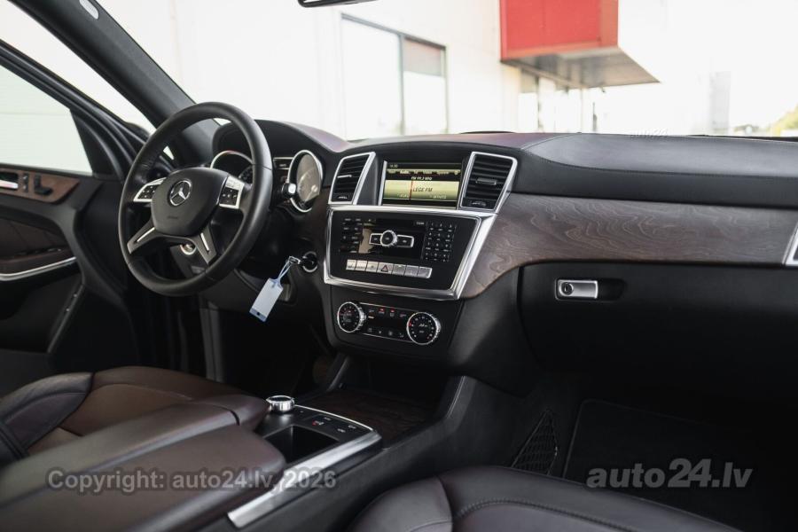 Melns Mercedes-Benz GL-Class 2013 Tallina, ar dzinēja tilpumu 3.00 L un nobraukumu 133 tūkst. km par 25999 €, foto 10 vietnē AUTOMOTO.COM.LV