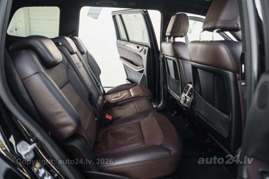 Melns Mercedes-Benz GL-Class 2013 Tallina, ar dzinēja tilpumu 3.00 L un nobraukumu 133 tūkst. km par 25999 €, foto 12 vietnē AUTOMOTO.COM.LV
