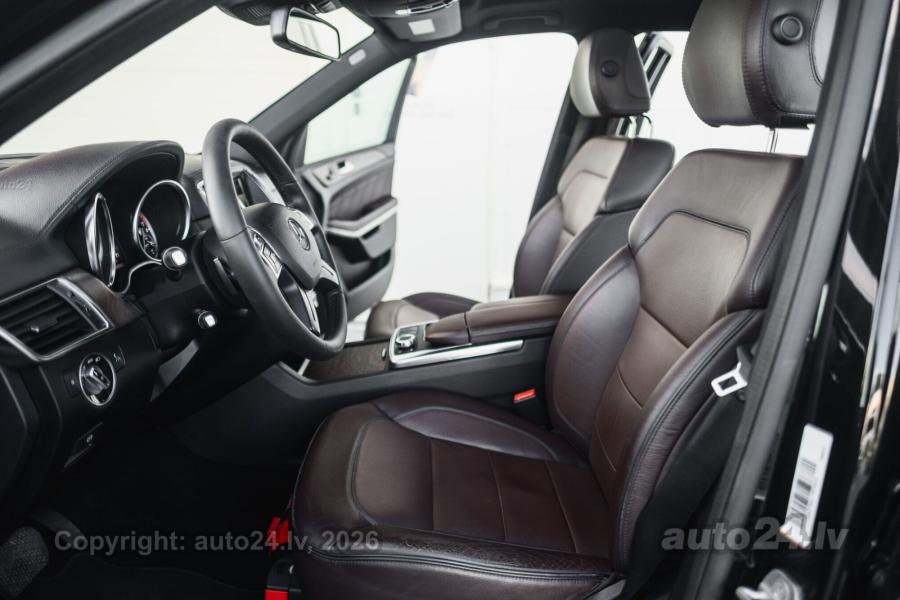 Melns Mercedes-Benz GL-Class 2013 Tallina, ar dzinēja tilpumu 3.00 L un nobraukumu 133 tūkst. km par 25999 €, foto 16 vietnē AUTOMOTO.COM.LV