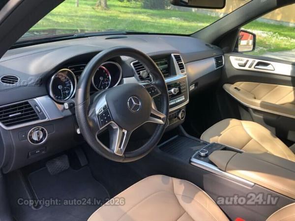 Melns Mercedes-Benz GL-Class 2014 Tallina, ar dzinēja tilpumu 3.00 L un nobraukumu 330 tūkst. km par 21900 €, foto 3 vietnē AUTOMOTO.COM.LV