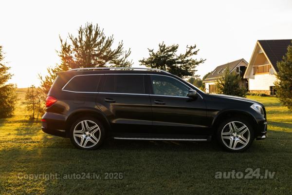 Melns Mercedes-Benz GL-Class 2014 Tallina, ar dzinēja tilpumu 3.00 L un nobraukumu 257 tūkst. km par 25000 €, foto 4 vietnē AUTOMOTO.COM.LV