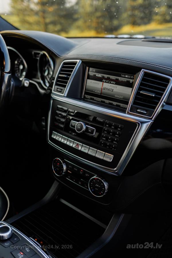 Melns Mercedes-Benz GL-Class 2014 Tallina, ar dzinēja tilpumu 3.00 L un nobraukumu 257 tūkst. km par 25000 €, foto 9 vietnē AUTOMOTO.COM.LV