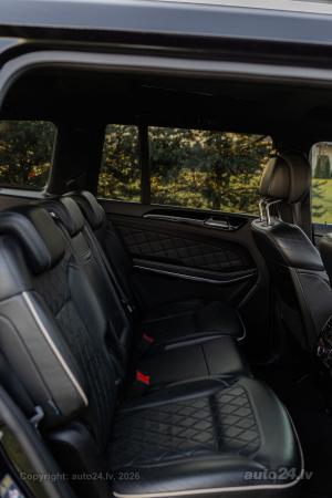 Black Mercedes-Benz GL-Class 2014 in Tallinn, with an engine capacity of 3.00 L and mileage of 257 thousand km for 25000 €, photo 9 on AUTOMOTO.COM.LV