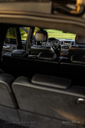 Black Mercedes-Benz GL-Class 2014 in Tallinn, with an engine capacity of 3.00 L and mileage of 257 thousand km for 25000 €, photo 13 on AUTOMOTO.COM.LV