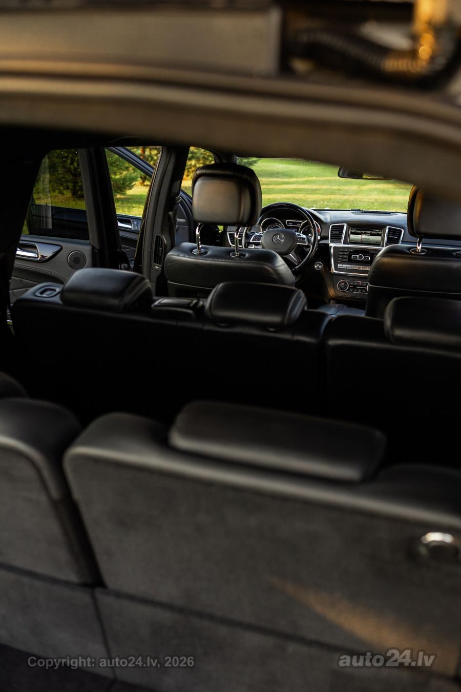 Black Mercedes-Benz GL-Class 2014 in Tallinn, with an engine capacity of 3.00 L and mileage of 257 thousand km for 25000 €, photo 13 on AUTOMOTO.COM.LV
