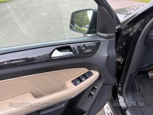 Black Mercedes-Benz GL-Class 2014 in Tallinn, with an engine capacity of 5.50 L and mileage of 178 thousand km for 29900 €, photo 14 on AUTOMOTO.COM.LV