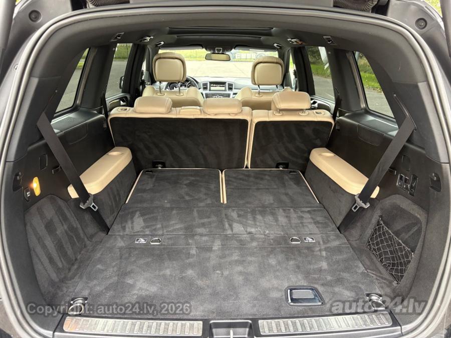 Black Mercedes-Benz GL-Class 2014 in Tallinn, with an engine capacity of 5.50 L and mileage of 178 thousand km for 29900 €, photo 15 on AUTOMOTO.COM.LV
